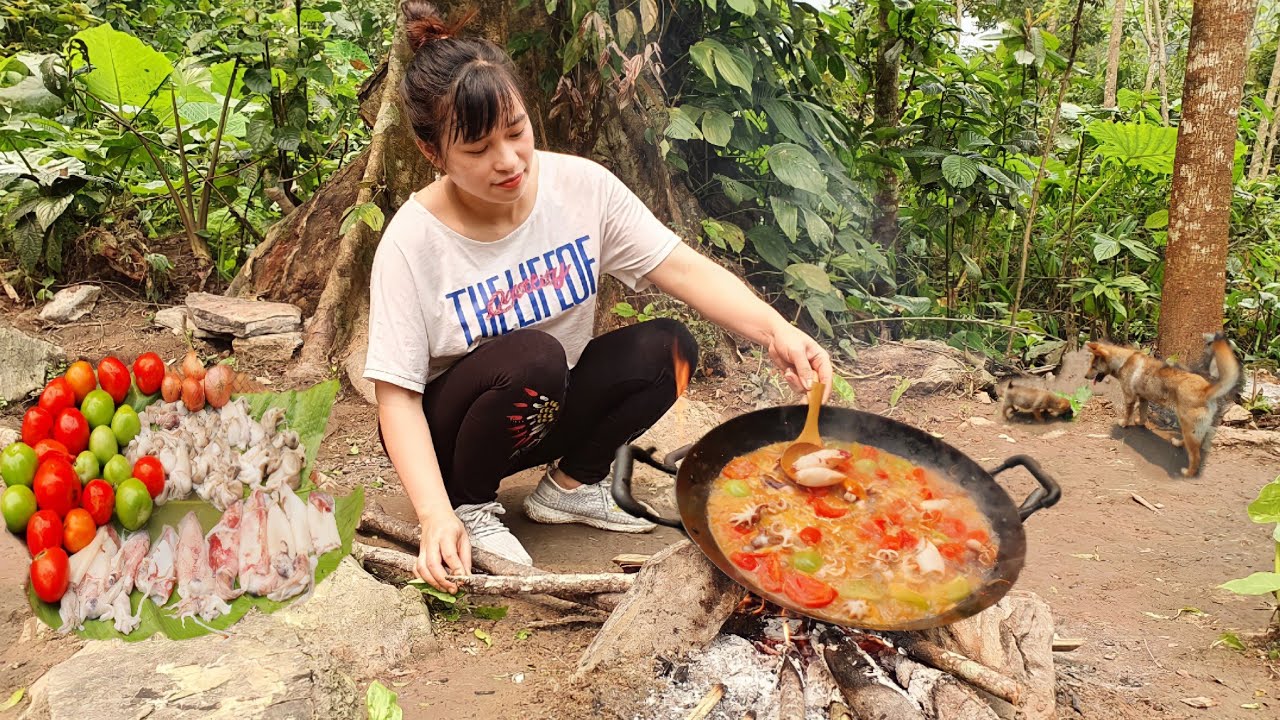 Survival Cooking In Forest: Cooking Squid, Octopus With Tomato #53 ...